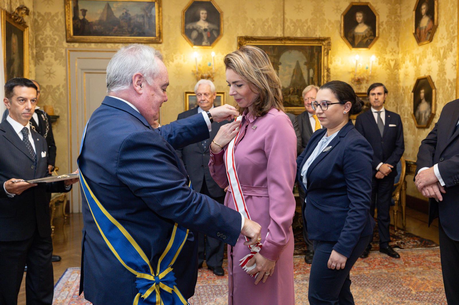 Doña Ana María recibe la Gran Cruz de la Orden de Malta en Roma - Don ...